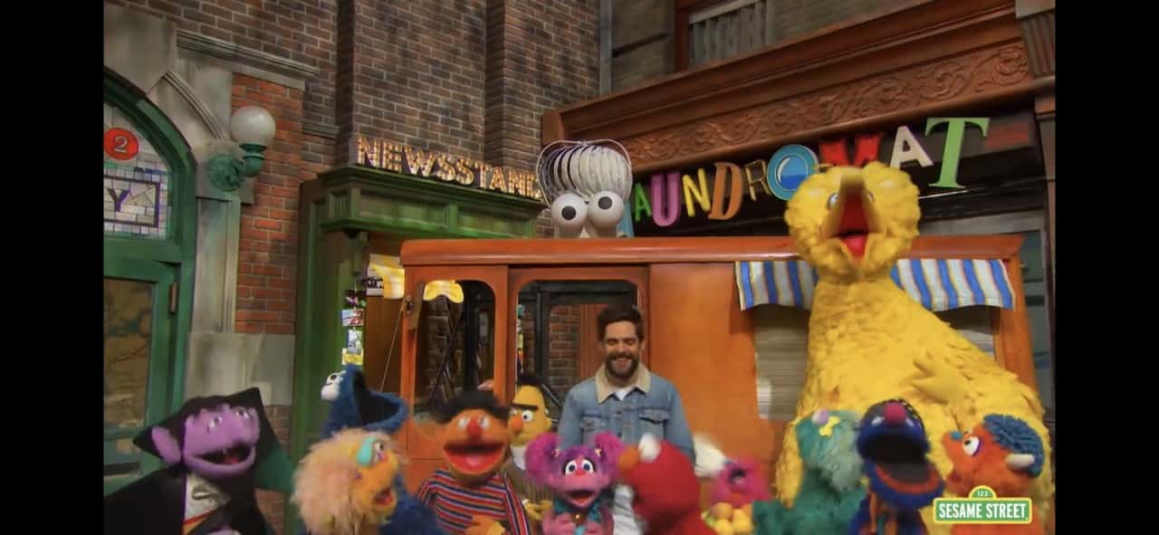 Thomas Rhett visits Sesame Street | Country 101.3 KFDI
