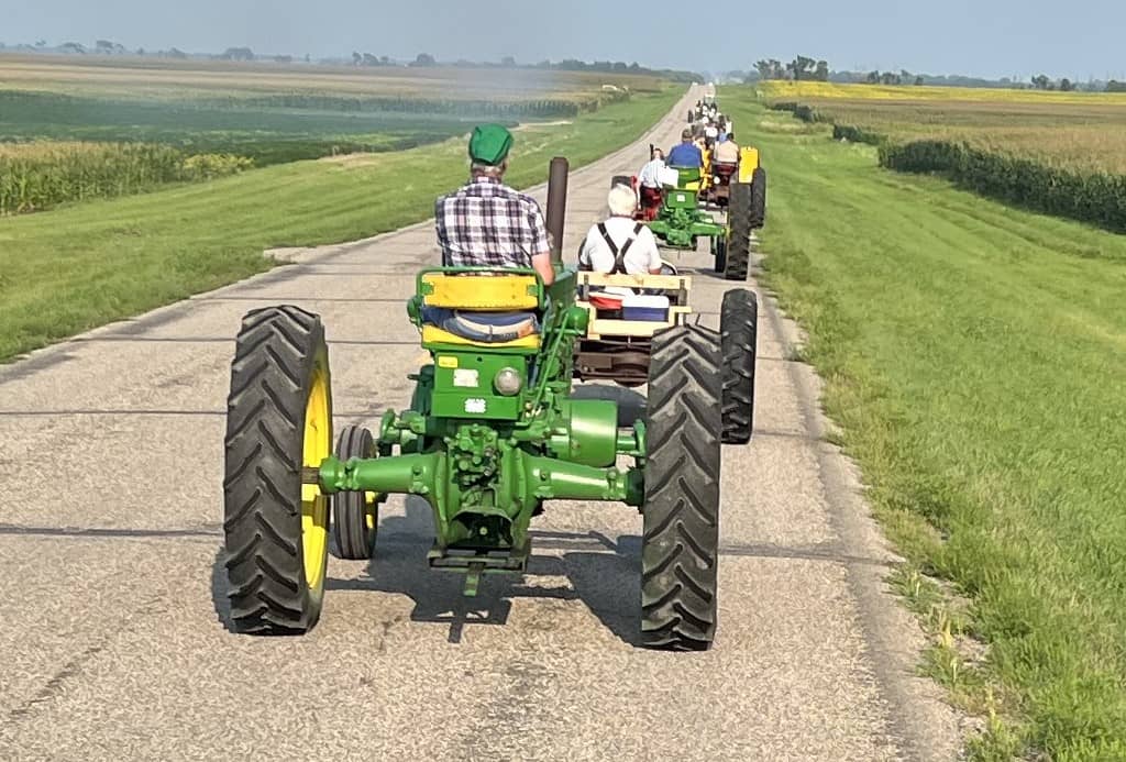 Brudevold Tractor Trek Draws a Good Crowd | News Dakota