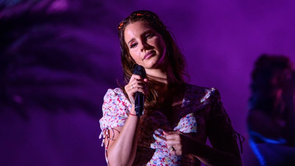Listen to Lana Del Rey's country-tinged 'Henry, Come On' | Dixie 105.7 ...