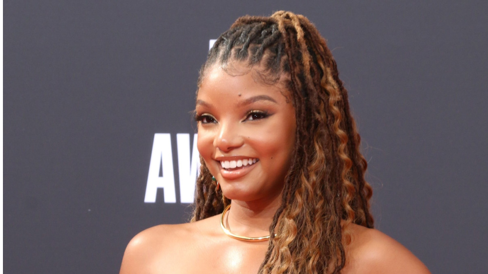 Halle Bailey makes solo debut with video for 'Angel' | 103.9 The Pig