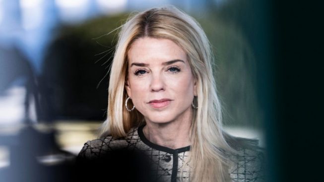 AG Pam Bondi orders Justice Department to seek death penalty for Luigi ...