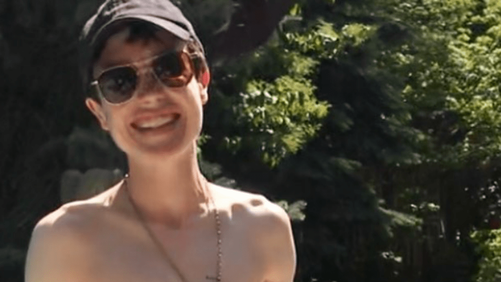 Elliot Page Posted a Ripped Poolside Photo | Rock River Current