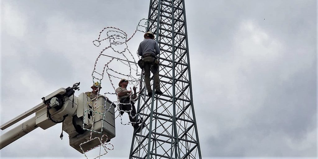 Santa Claus Comes To The Eiffel Tower | radio NWTN