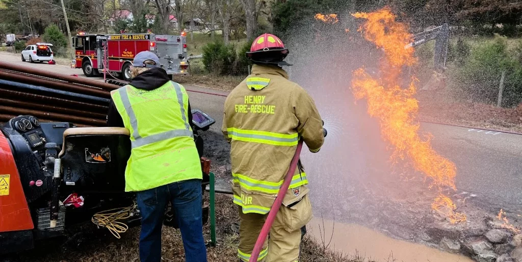 Flames Shoot Out Of Ground After Gas Line Hit | radio NWTN