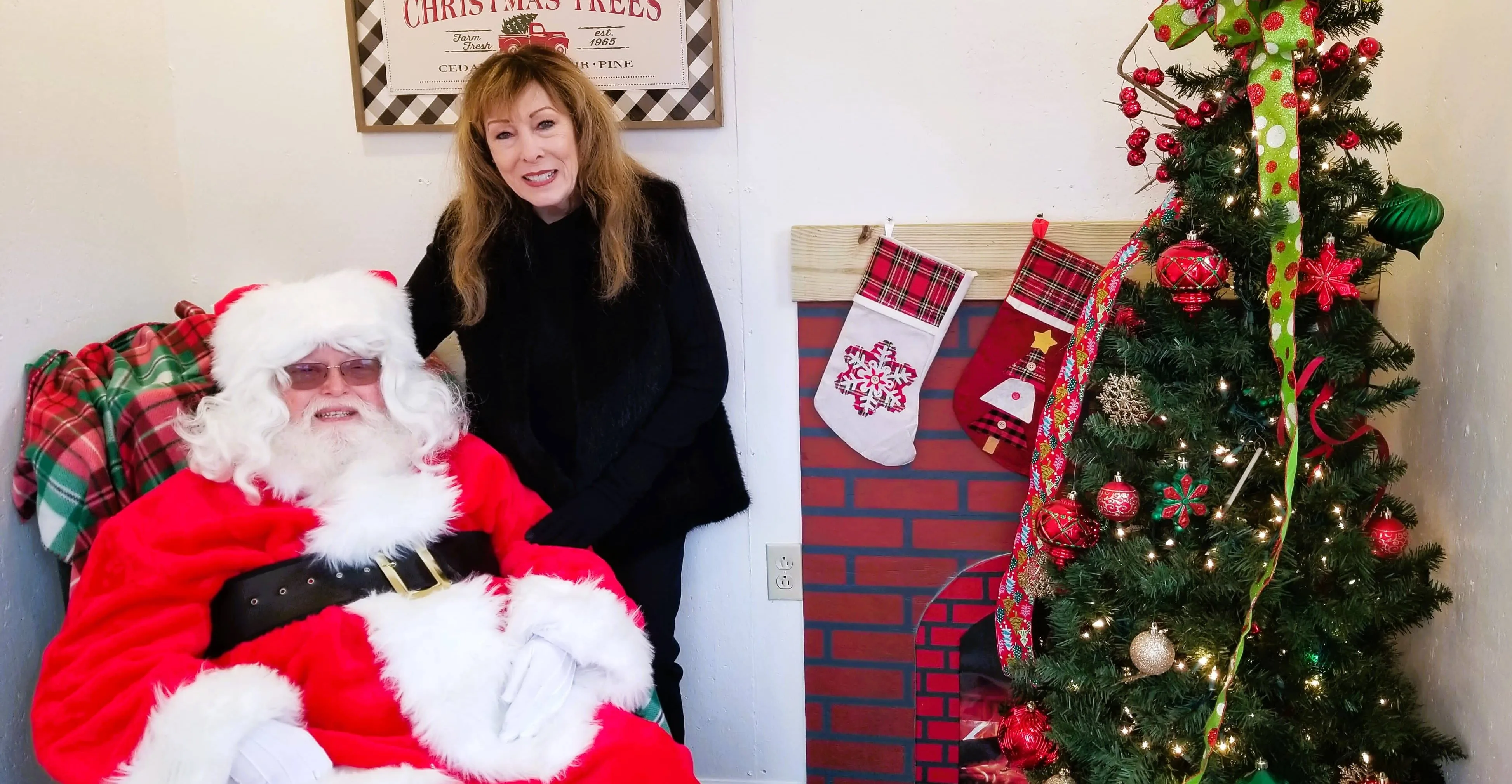 Due To Extreme Cold, Santa's House In Paris To Be Closed Sunday | radio ...