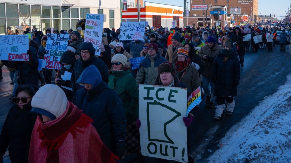 Tensions flare in Minneapolis, as state officials are blocked by FBI ...