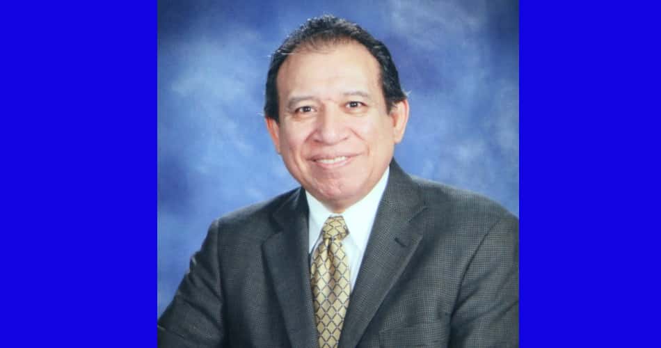 Duncanville's Dr. Jimmy Garcia receives HPU's Dr. José Rivas ...
