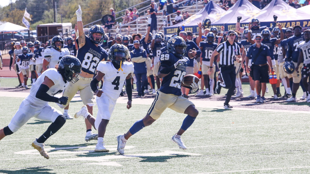 Second-quarter spurt ignites HPU’s 48-17 victory over Southwestern ...
