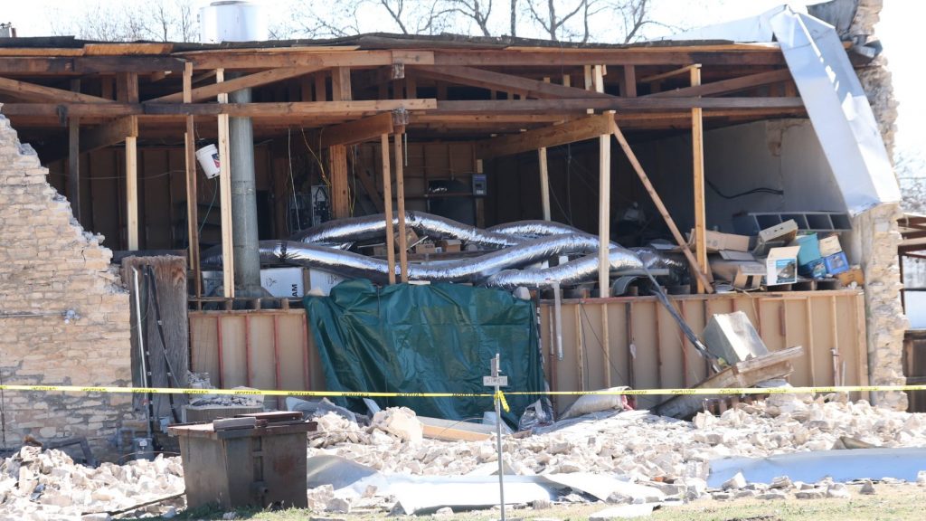 No injuries after back wall of Pearl Cactus in Blanket collapses ...