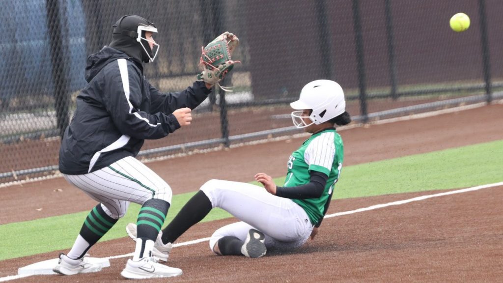 Lady Dragons finish with 2-2 overall record at Battle on the Bayou ...