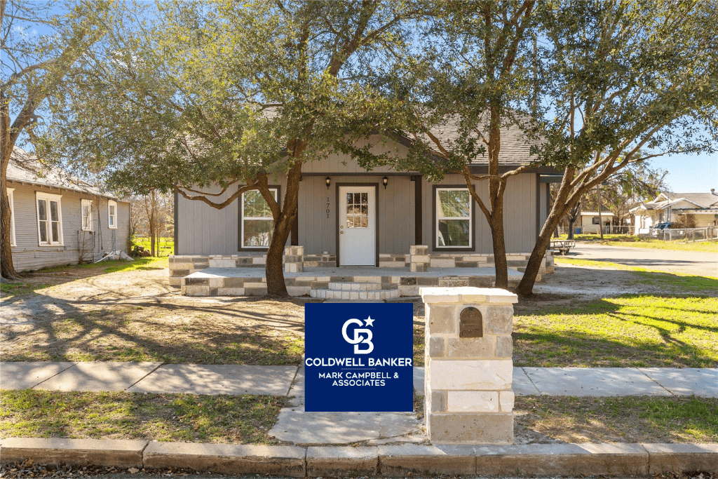 FOR SALE: Updated 3/2 with Bonus Room in Brownwood | Brownwood News