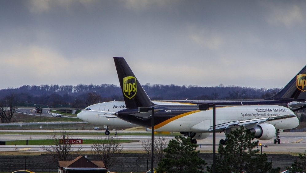 Death toll rises to 12 in UPS plane crash near Louisville, KY airport ...