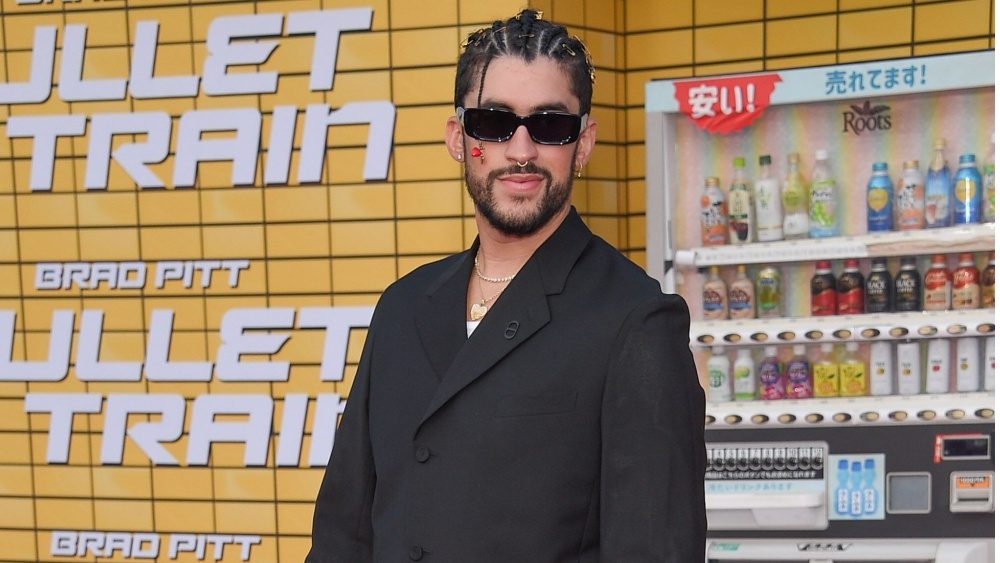 See Bad Bunny's self-directed short film 'Debí Tirar Más Fotos' | Power ...