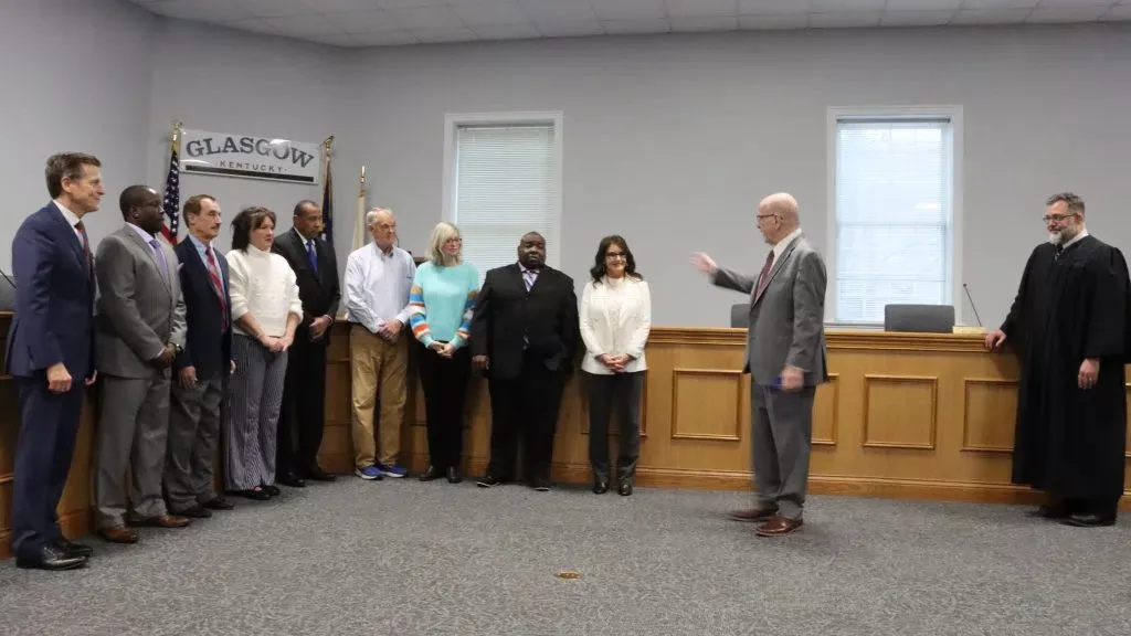 Glasgow council members, others take oaths of office | WCLU Radio