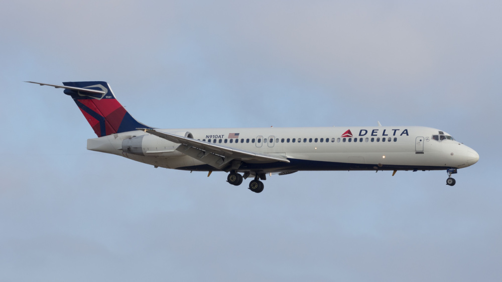Delta flight makes safe emergency landing with nose gear up at ...
