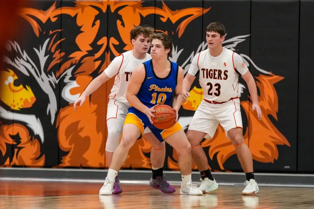 Pictures: Macks Creek vs. Humansville – Ozarks Sports Zone