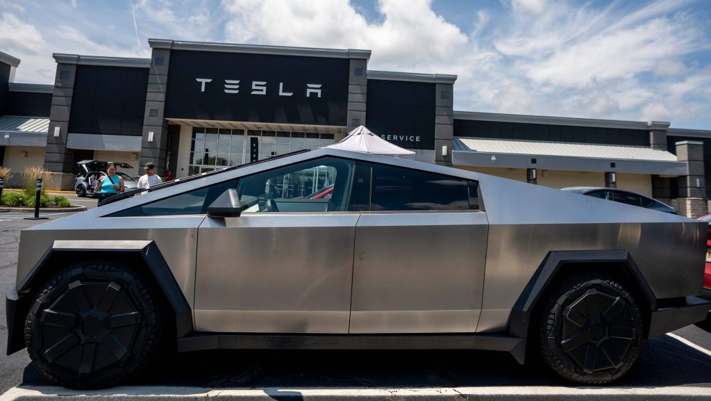 Why Is Tesla Redesigning Its Car Doors? | 77 WABC