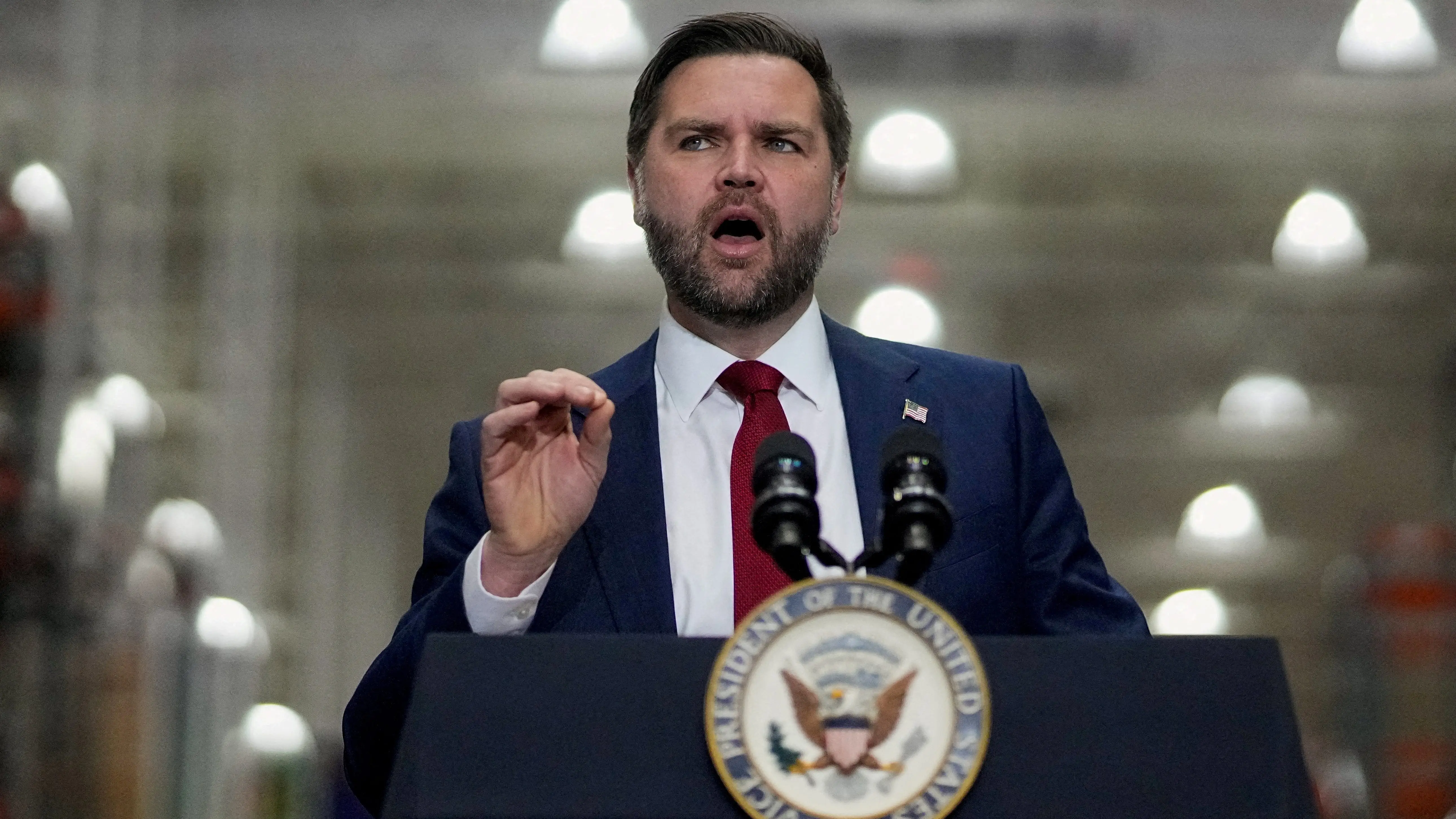 Fake Tinder Date Catches Secret Service Agent Leaking JD Vance Security ...