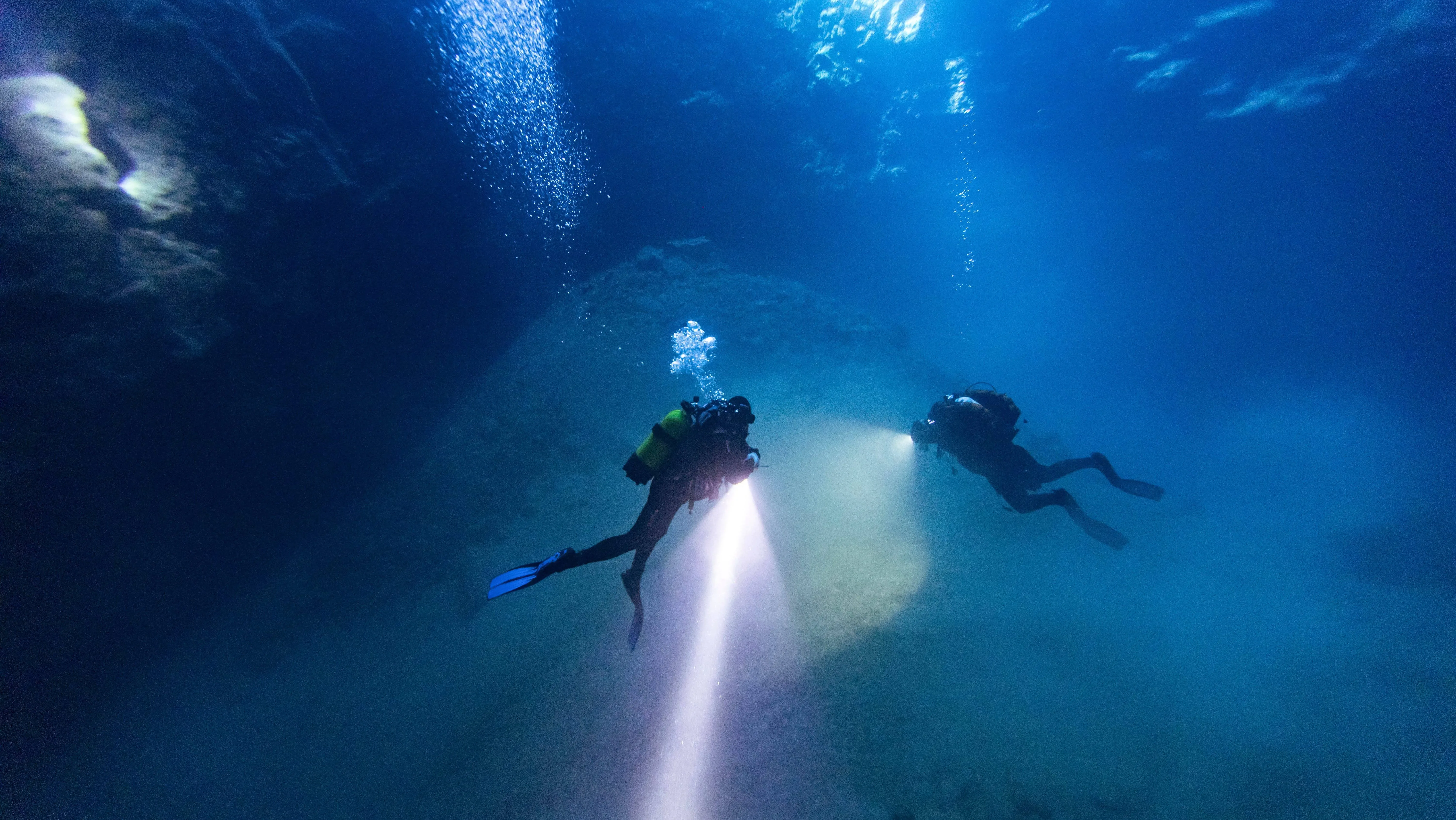 Tragic Diving Accident Leaves Five Dead | 77 WABC