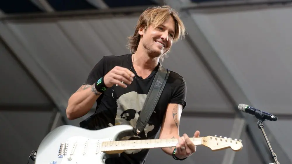 Keith Urban previews live album with the performance video for ...