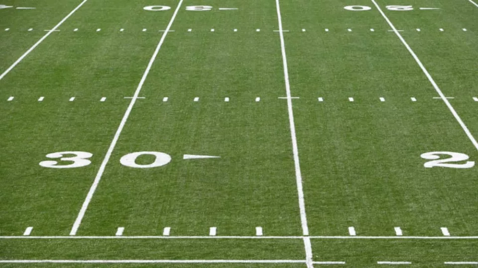 NFLPA calling to move all stadium fields to natural grass after Rodgers ...