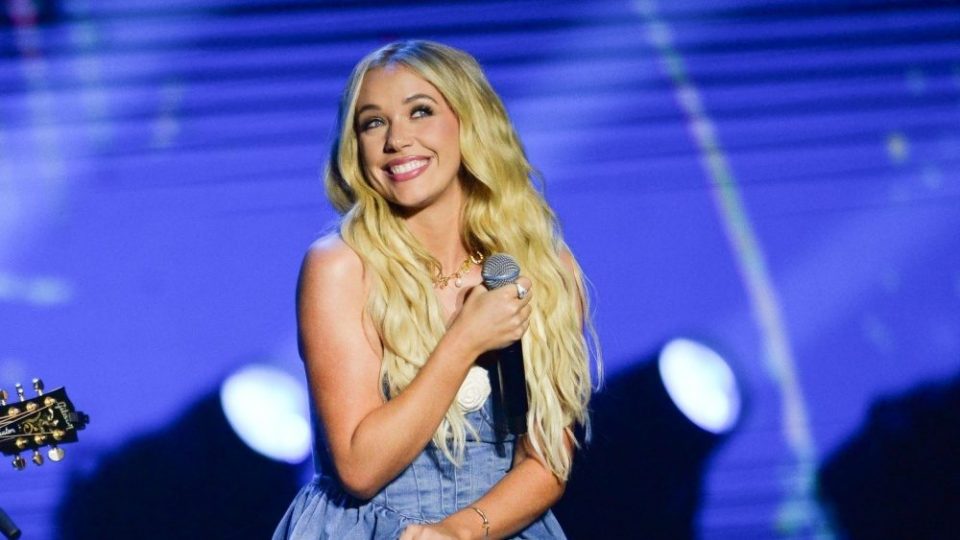 Megan Moroney shares new video for "You Had To Be There" featuring ...