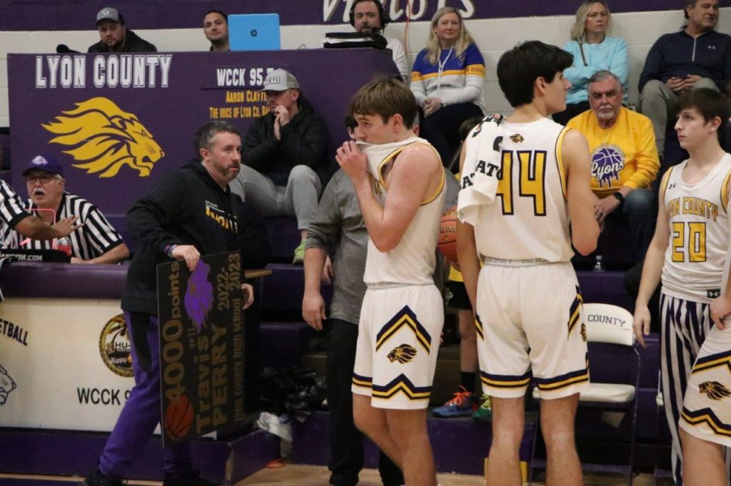 Max's Moment – Travis Perry Hits 4,000 Points | Your Sports Edge 2021