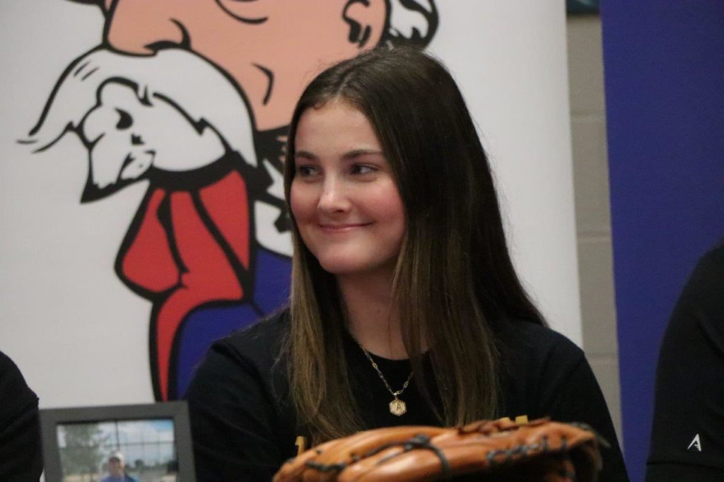 PHOTOS – Avery Adcock Signs With Missouri | Your Sports Edge 2021