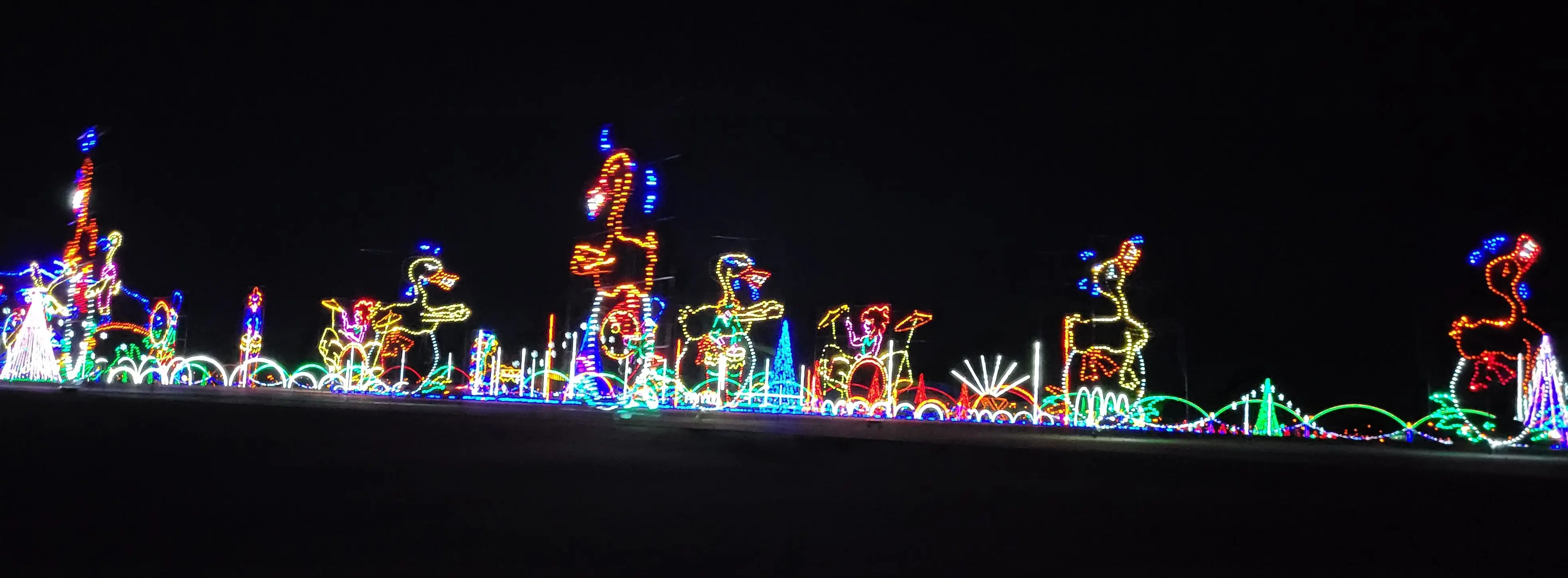 Shadrack's Christmas Wonderland Light Show is Impressive | Your Sports ...