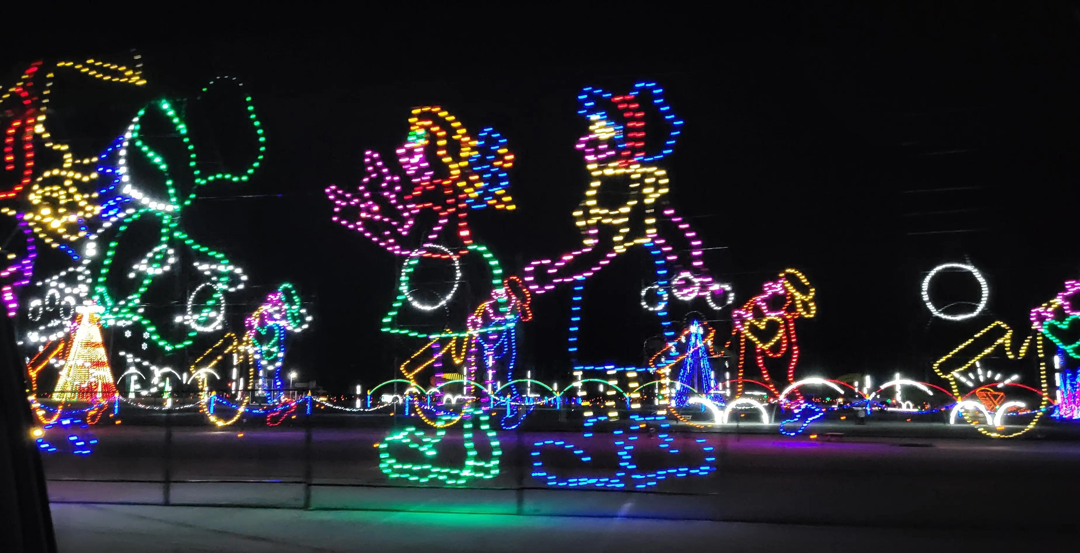 Shadrack's Christmas Wonderland Light Show is Impressive | Your Sports ...