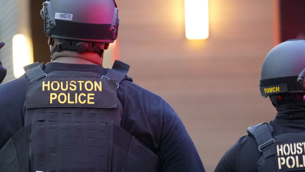 Mass shooting leaves 6 injured outside Houston nightclub | WEKS