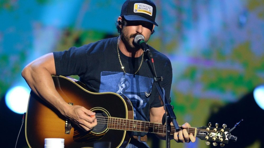 Riley Green launches new radio series 'The 90s Country Show' on Apple ...