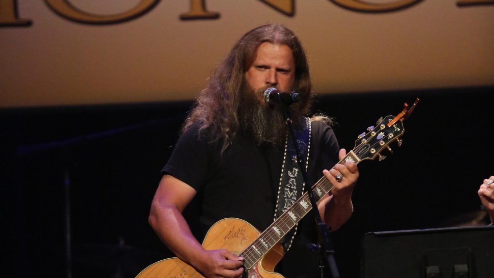 Jamey Johnson and Riley Green team up on the song "Smoke" | KTNN - St ...