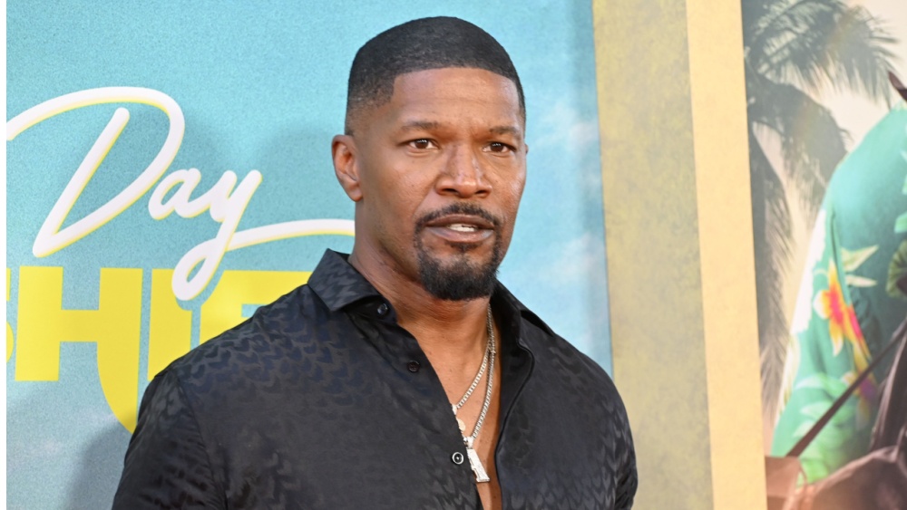 Jamie Foxx returns to standup in Netflix special airing Dec. 10 | 98.7 WNNS