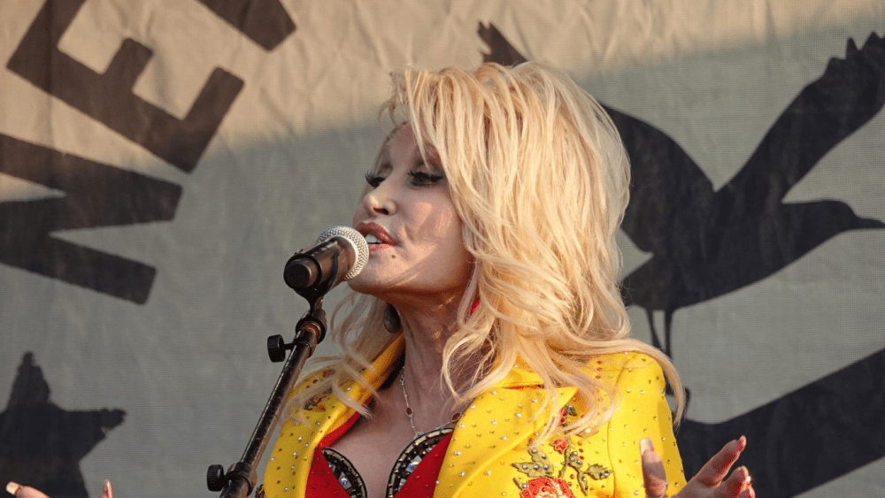 Dolly Parton Debuts Christmas Song And Announces Deluxe Edition Of A