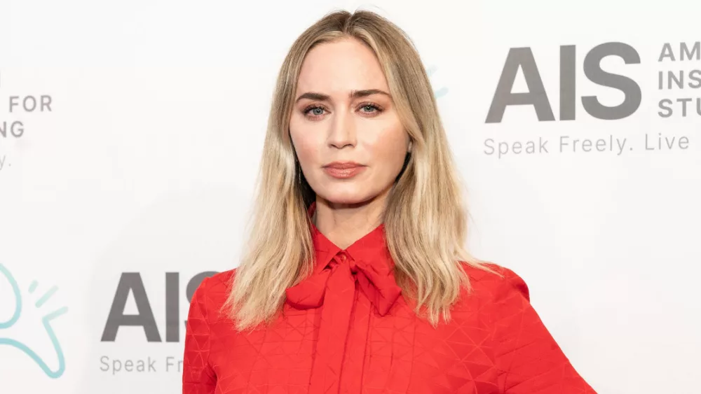 Emily Blunt and Chris Evans star in trailer for 'Pain Hustlers' | Hot 1017