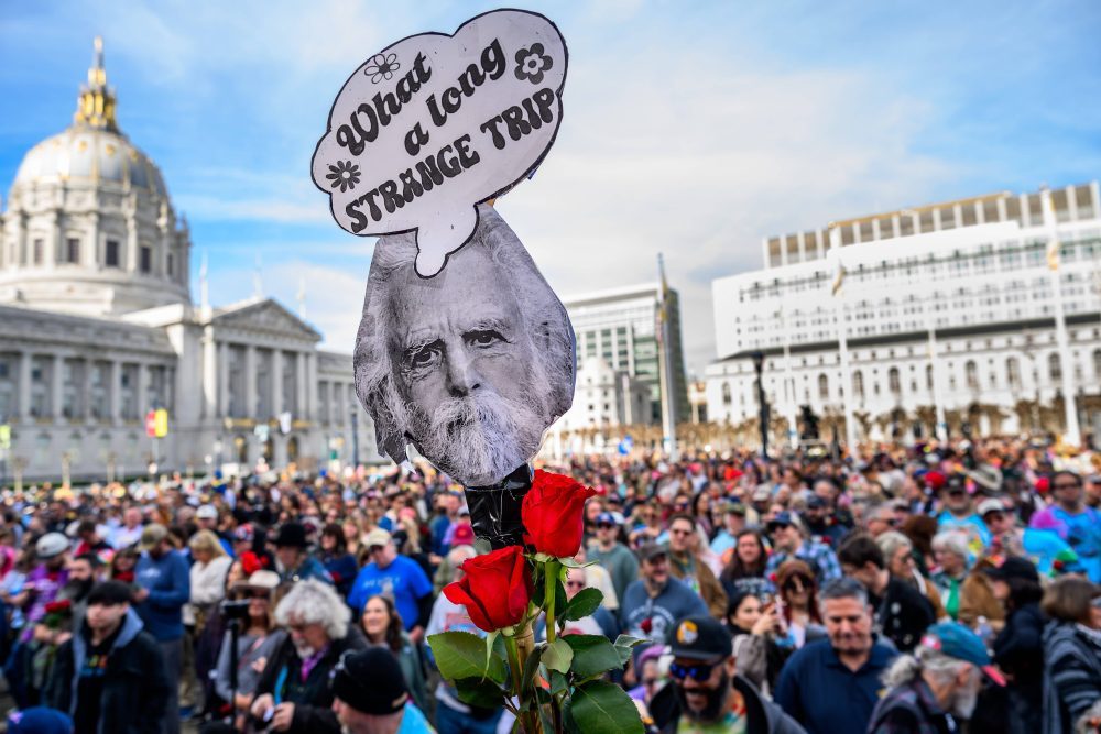 Thousands Gather to Celebrate Life Grateful Dead Guitarist Bob Weir ...