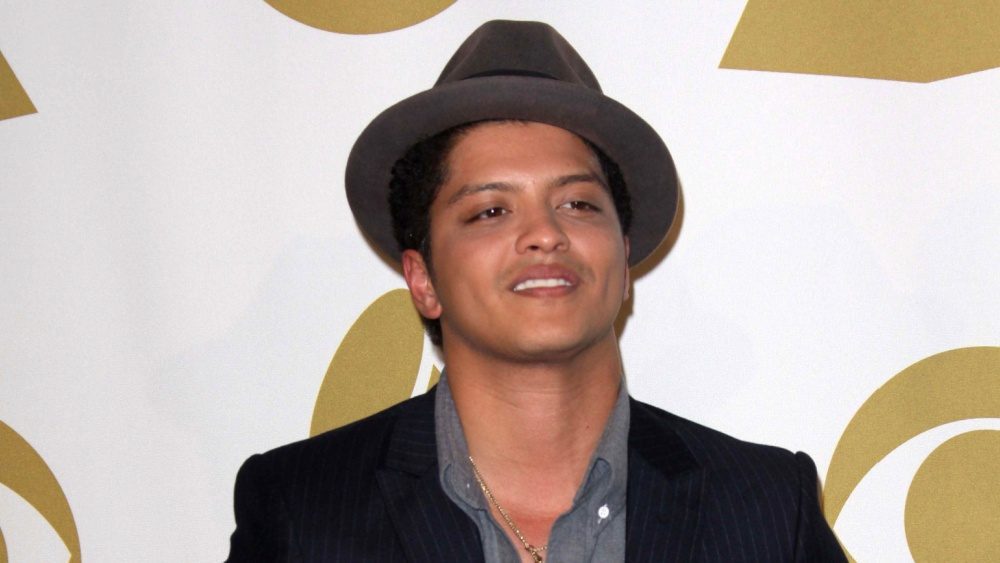 Bruno Mars recruits Sexyy Red for "Fat Juicy & Wet" video featuring ...