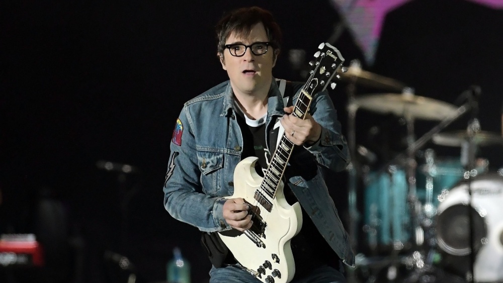 Weezer celebrating 30th anniversary of self-titled 'Blue Album' | T95 ...