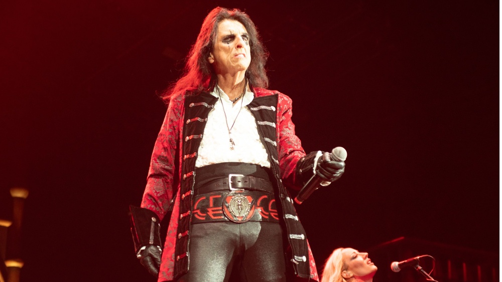 Alice Cooper reveals 2025 tour dates | T95 The Rock Station