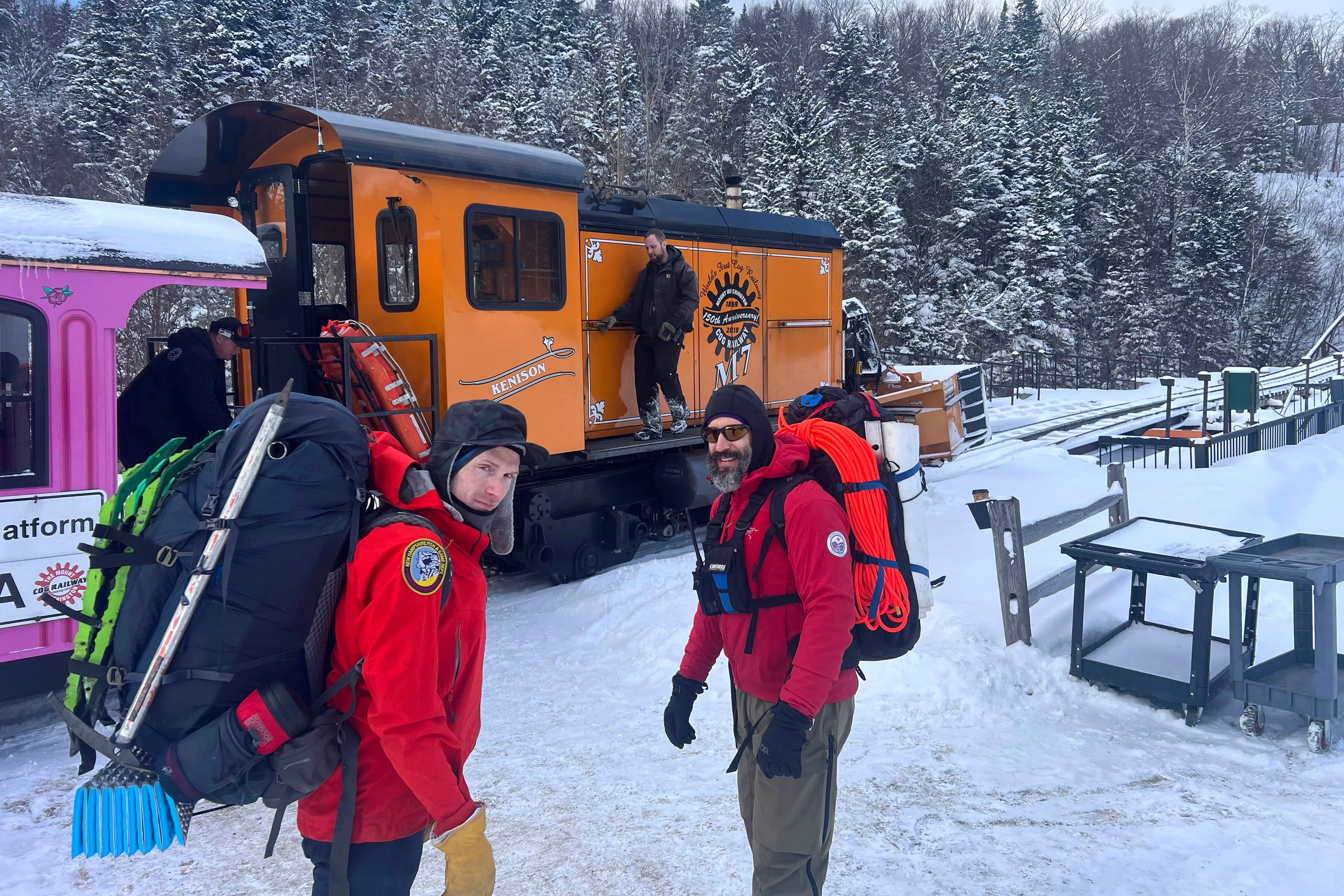Hiker describes 11-hour ordeal after falling on Mount Washington ...