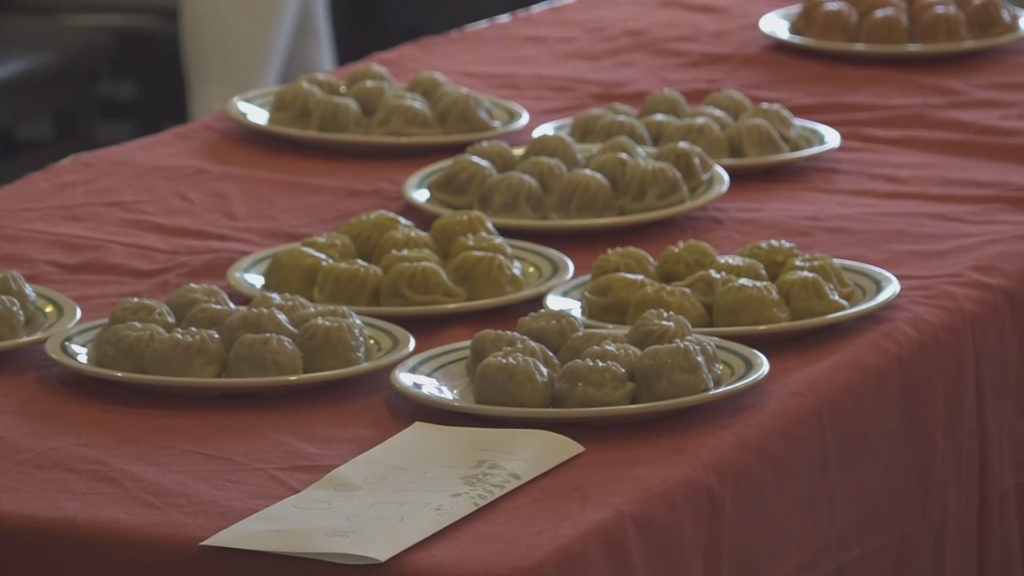 Food lovers gather at first annual momo eating contest | 92.1 WVTK
