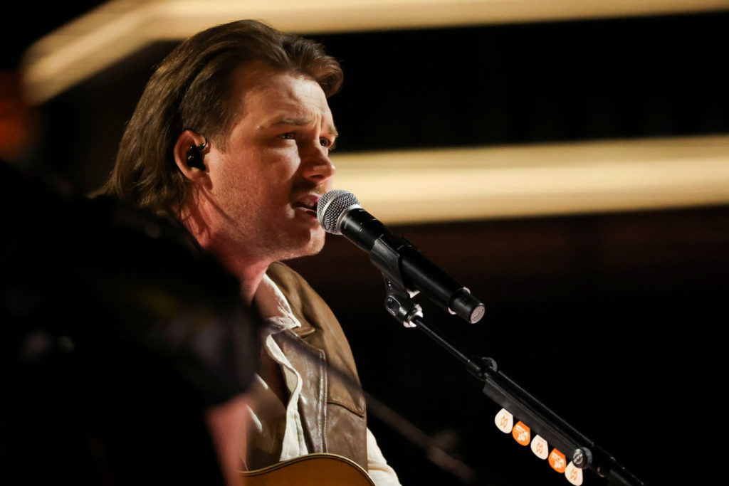 Country Music Minute-Morgan's Surprise M&G, Maren's Book Club, Travis ...