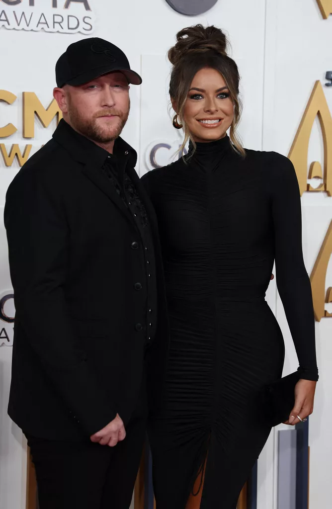 Congratulations to Cole & Courtney Swindell on their marriage | 101.3 KFDI