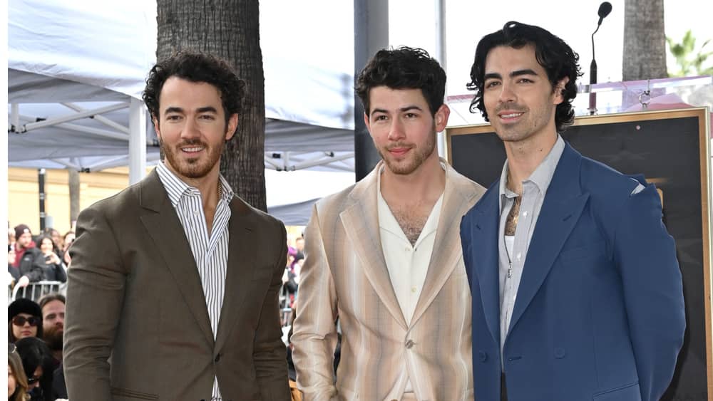 Jonas Brothers share the video for "Do It Like That" with Tomorrow X ...
