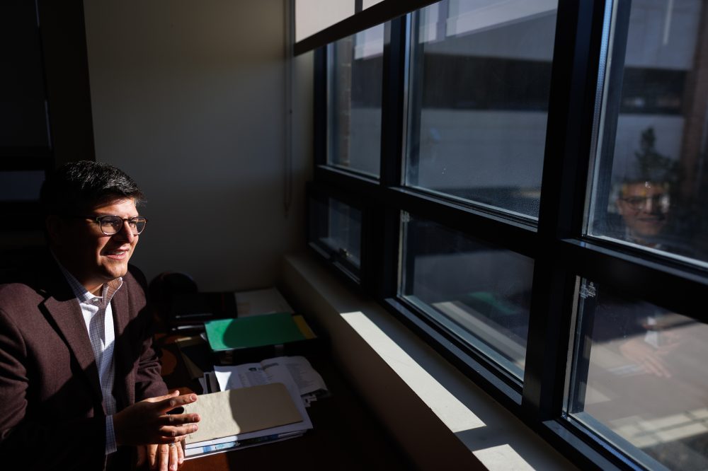 AI may be scoring your college essay. Welcome to the new era of admissions | 104.1 KSGF