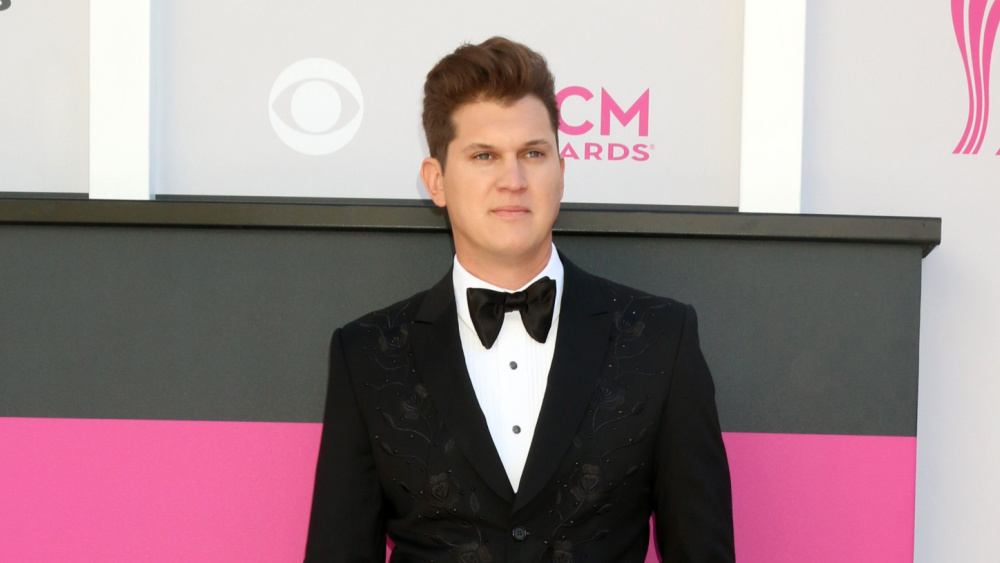 Jon Pardi earns sixth No. 1 with "Your Heart Or Mine" | 94.7 KTTS