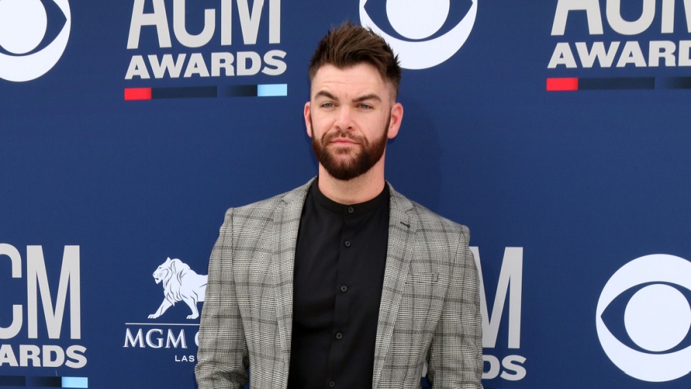 Dylan Scott to embark on 2025 spring headlining tour | Radio Dubuque