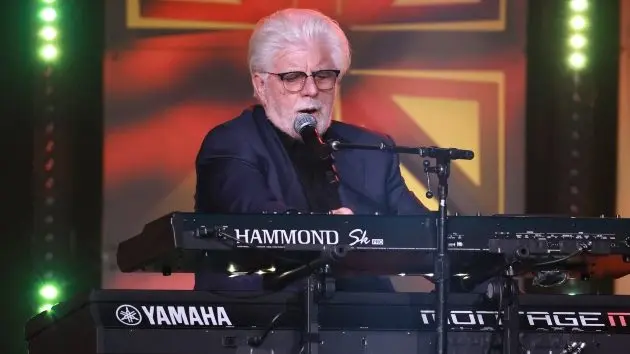 Michael McDonald to appear on Keith Urban's new yacht rock album | 98 ...