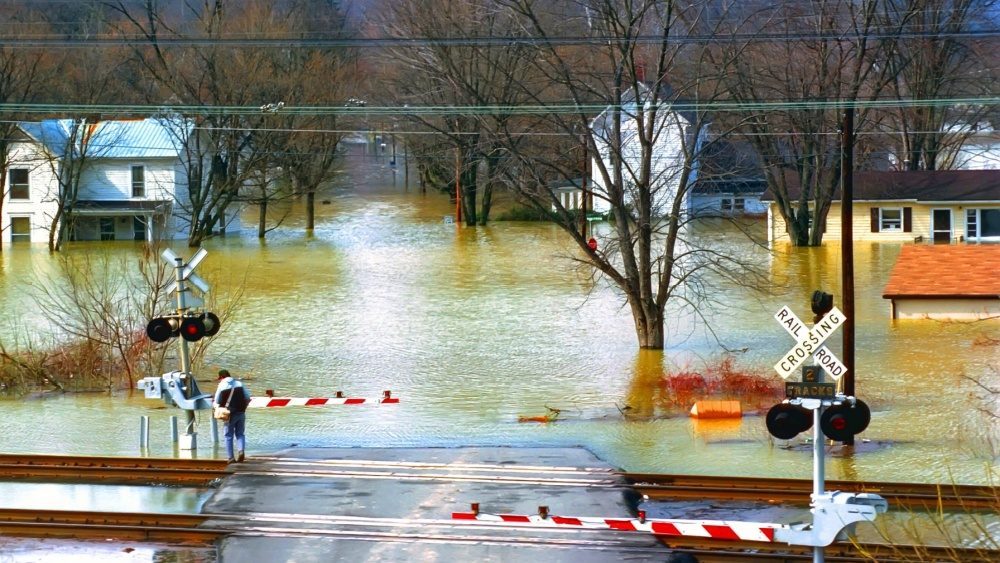 Historic flooding in Kentucky leaves 8 dead, thousands more rescued ...